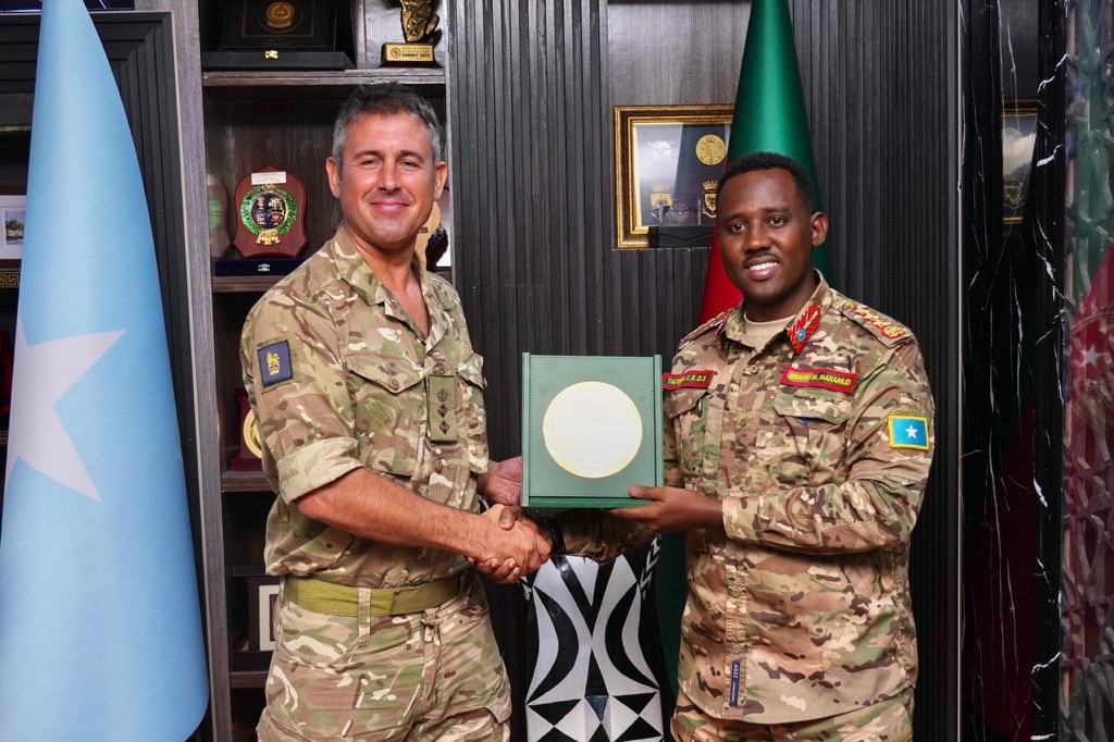 🤝#Mogadishu - UNMAS Chief Fran O’Grady, with UK Col Grover MBE (Op ...