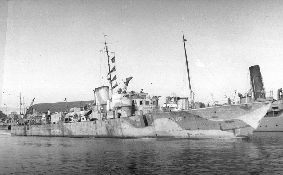SGB class steam gunboat HMSGB 7 (S 307) T/Lt. Ronald Lewis Barnet, RN ...
