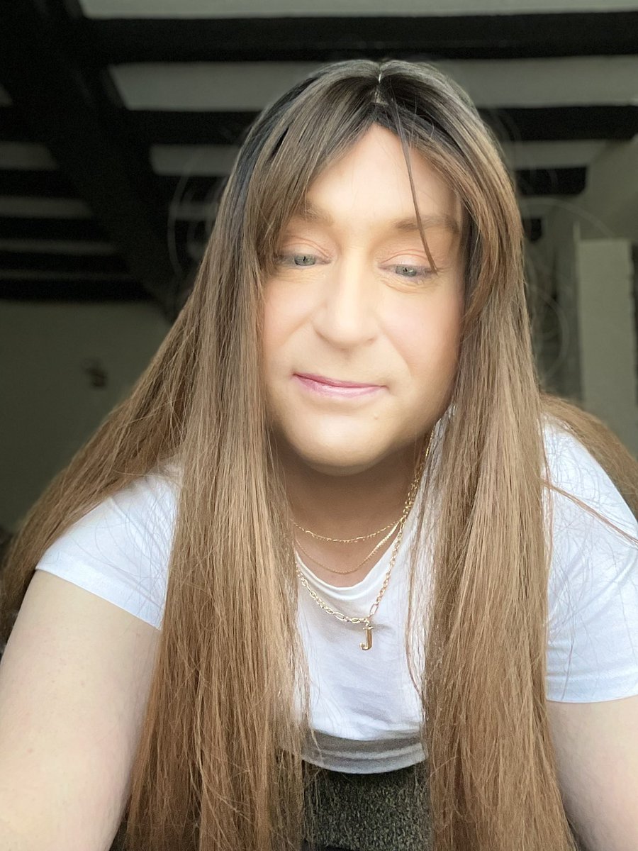 Hi everyone, more of a casual Jenni today. A nice little nip out to the ...
