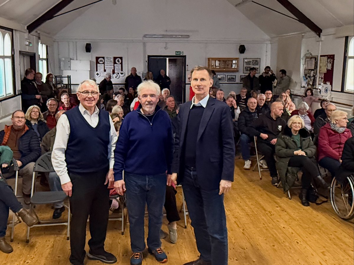 CHILWORTH TANGLEY RAILWAY CROSSING DELAYS 🚂 Chilworth Village Hall was ...