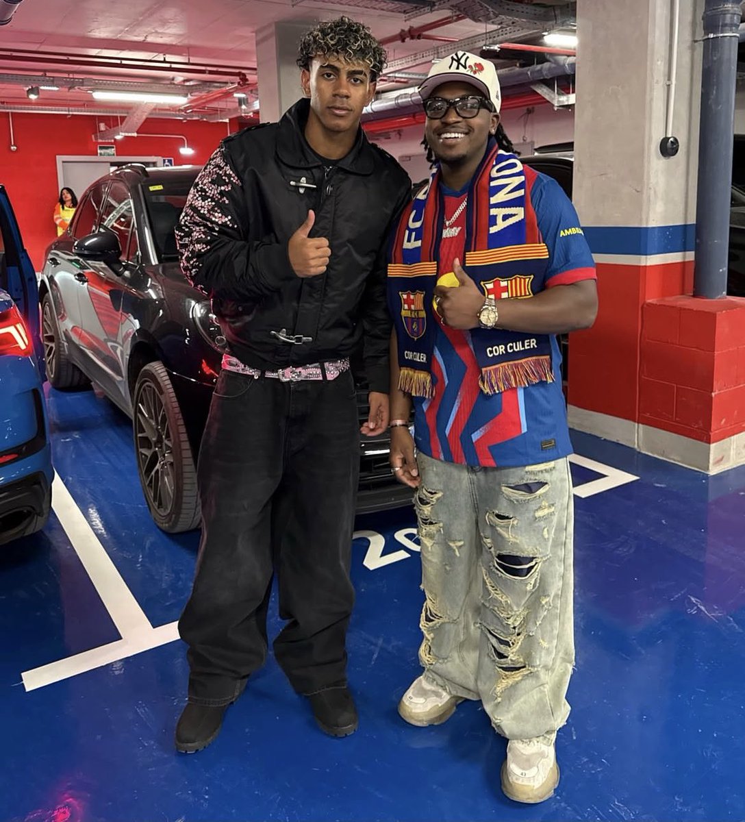 📸 | Lamine Yamal with Sammy Ndabaga after the match against Sevilla. 🤩🖤