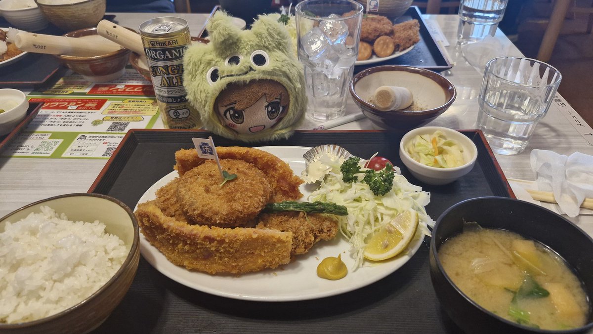 今日は友達と誕生日を祝って、最高の1日でした！とんかつを食べました。ガルパンのプロデューサーにも会えてラッキーでした。本当に幸運で楽しい1日 ...