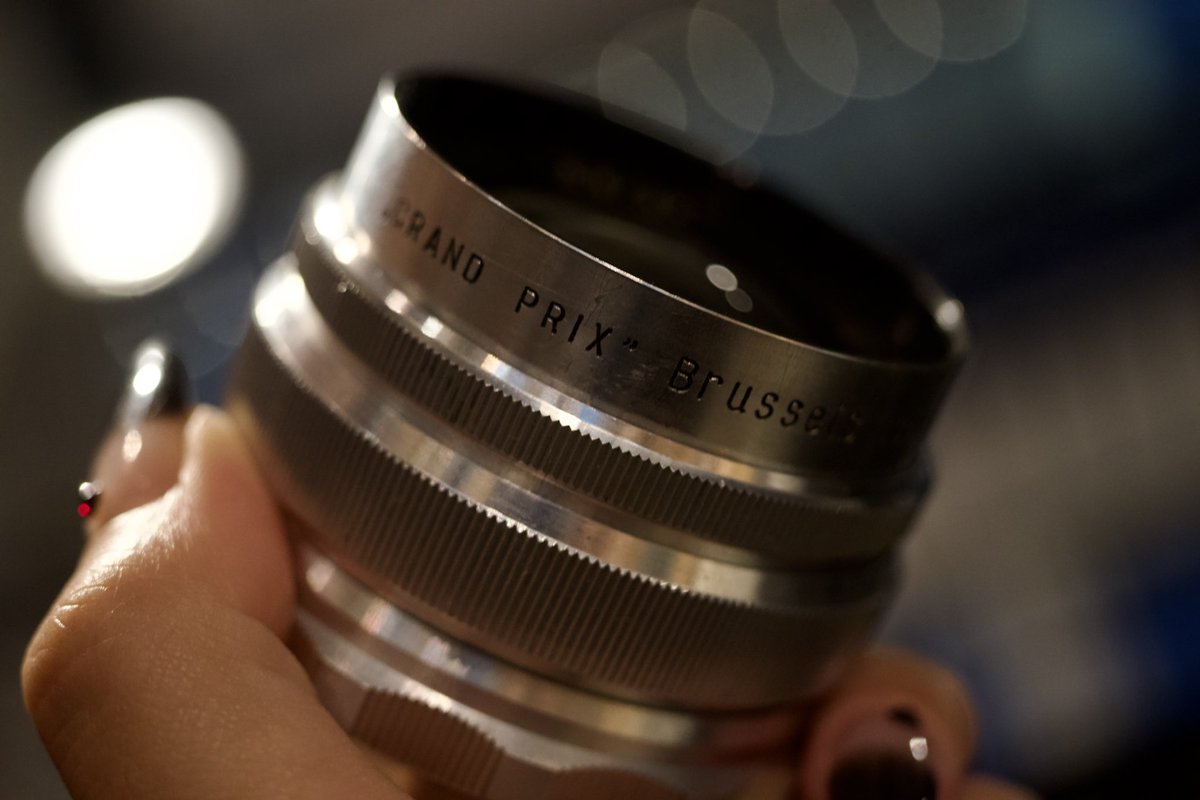 こんにちは、新人アルバイトYです！ 今日はZOMZ MIR-1B 37mm F2.8をご紹介します📸 1958年のブリュッセル万国博覧会で ...