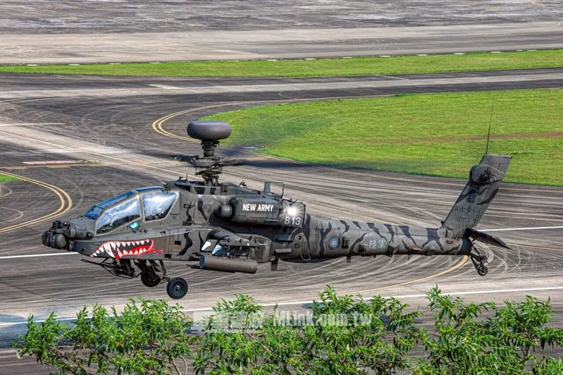 The 🇹🇼 Republic of China Army unveiled two AH-64E Apache Longbow attack ...