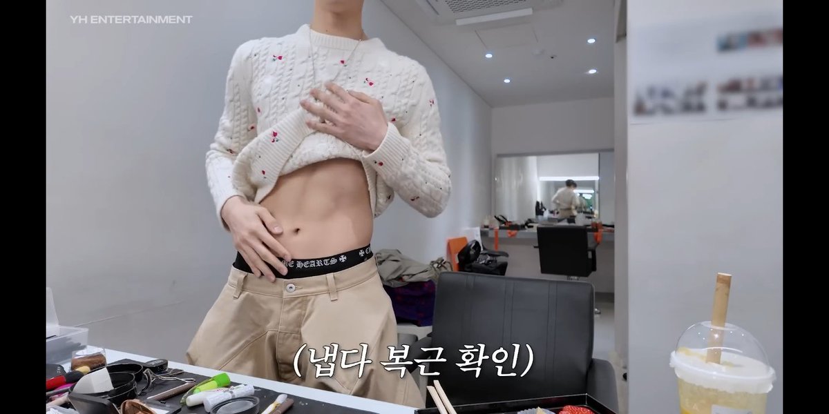 Kim Gyuvin And His Abs 김규빈