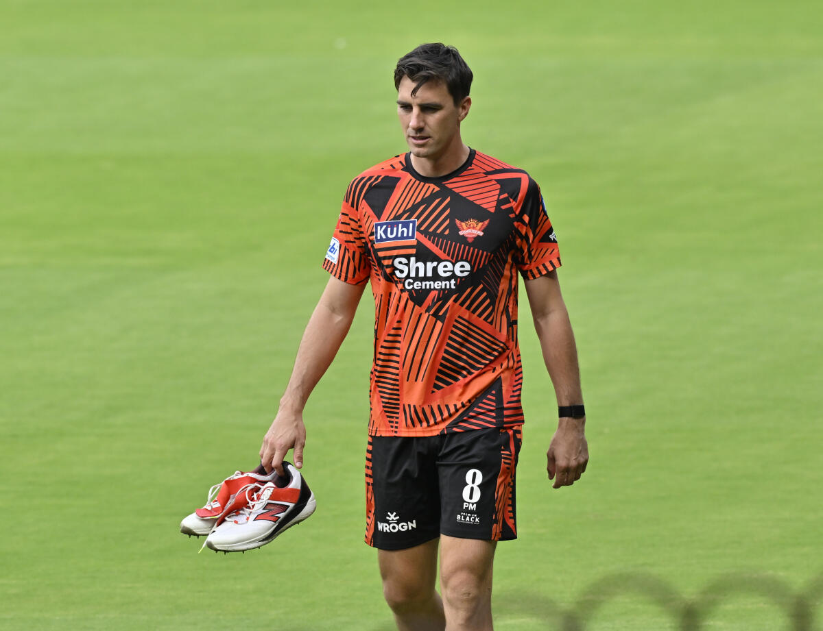 𝐏𝐚𝐭 𝐂𝐮𝐦𝐦𝐢𝐧𝐬 𝐚𝐫𝐫𝐢𝐯𝐞𝐬 𝐢𝐧 𝐁𝐞𝐧𝐠𝐚𝐥𝐮𝐫𝐮 Australian fast bowler Pat Cummins ...