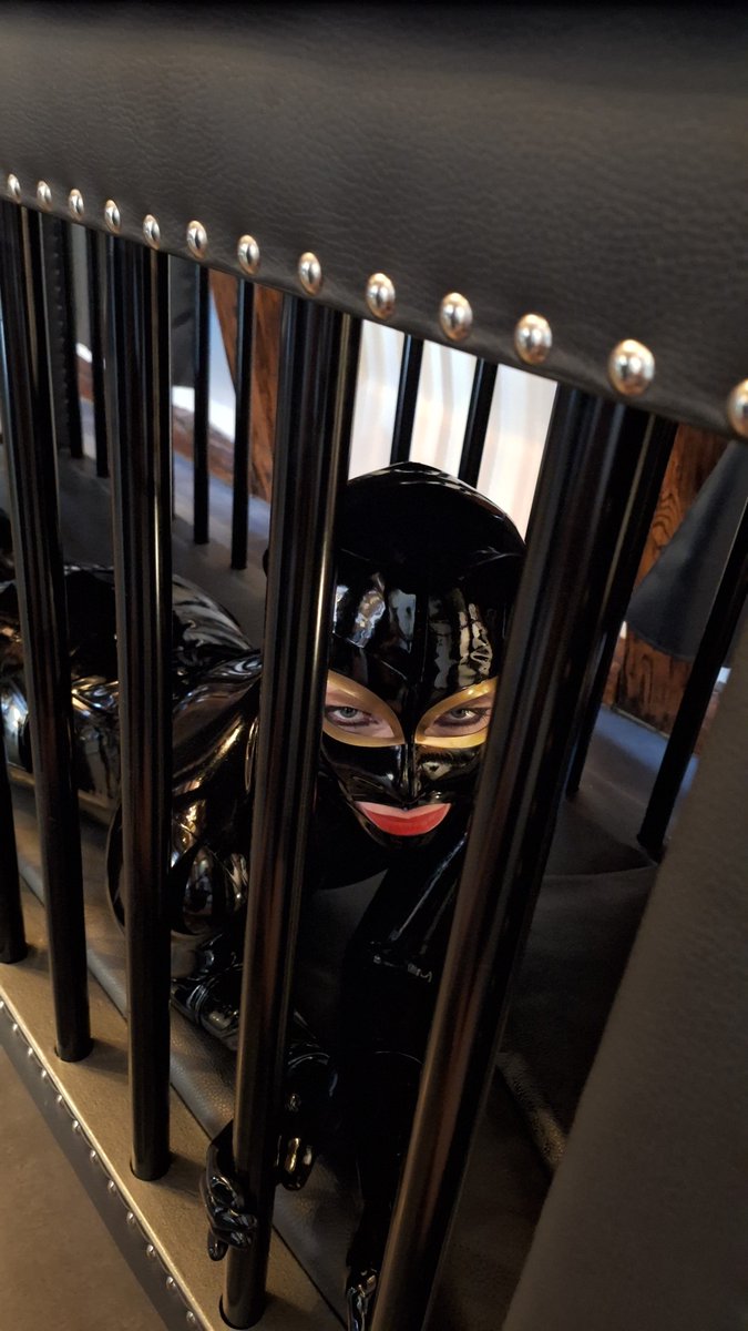 Want to tsee me play? https://t.co/gRUUvQoatX #Kitty #latex #rubber # ...
