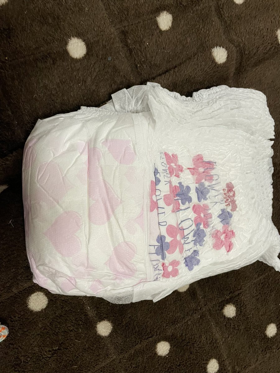 買っちゃった... 絵柄まじ可愛い(♡〰️♡) https://t.co/dZUdoOGgOG