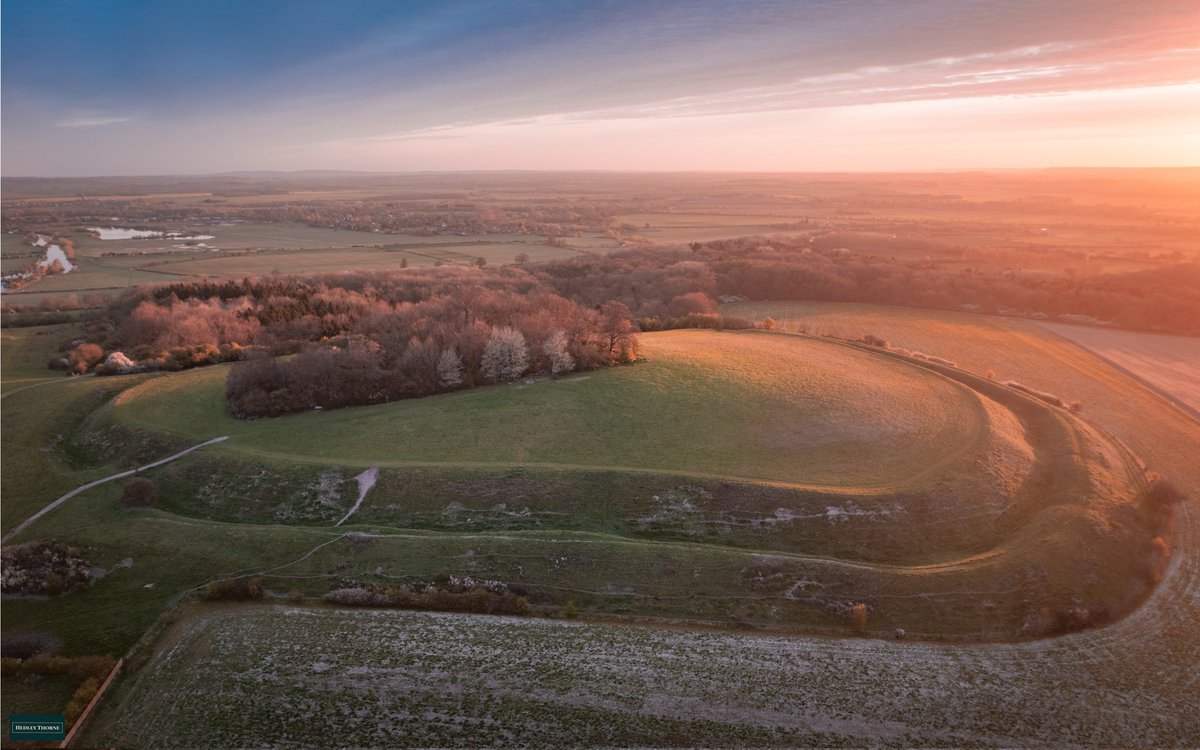 Castle hillfort at sunrise today, Wittenham Clumps. @earth_trust