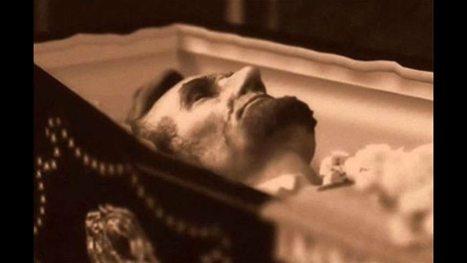 April 1865 (L) The only known surviving photo of Abraham Lincoln in his ...