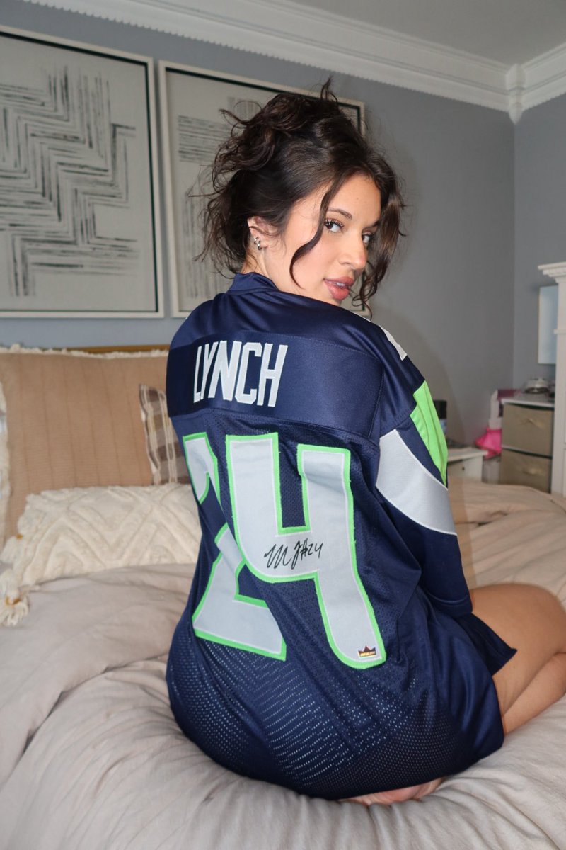 Rt Liivyalexx This Is What Marshawn Lynch Was Gooning To 🤣