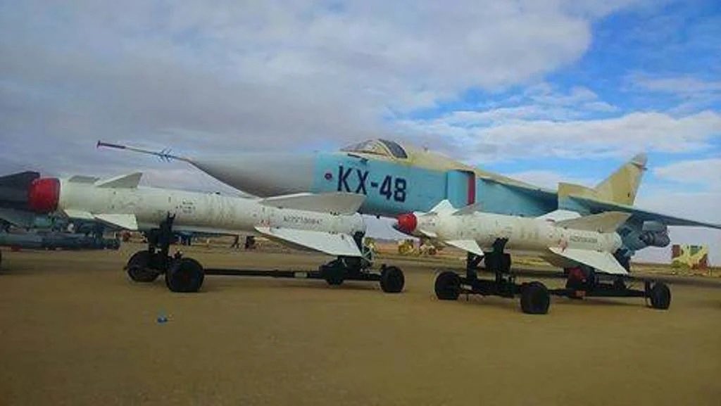 / SU-24MK2 / Algerian Su-24MK2 and its armament suite - Anti radiation ...