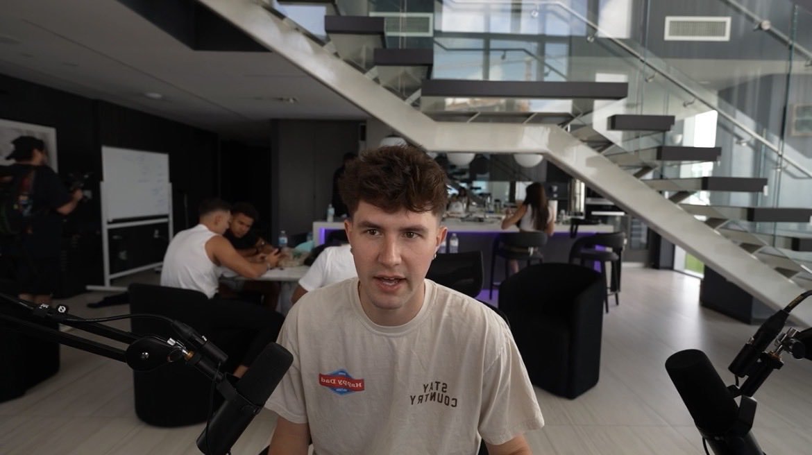 Hate him or love him but Brock is WAAAAAAAAAY better camera man than ...