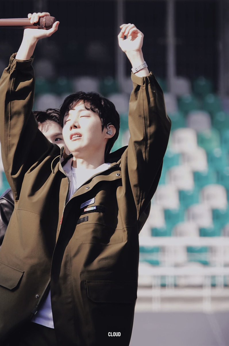 hobi’s new brown mic