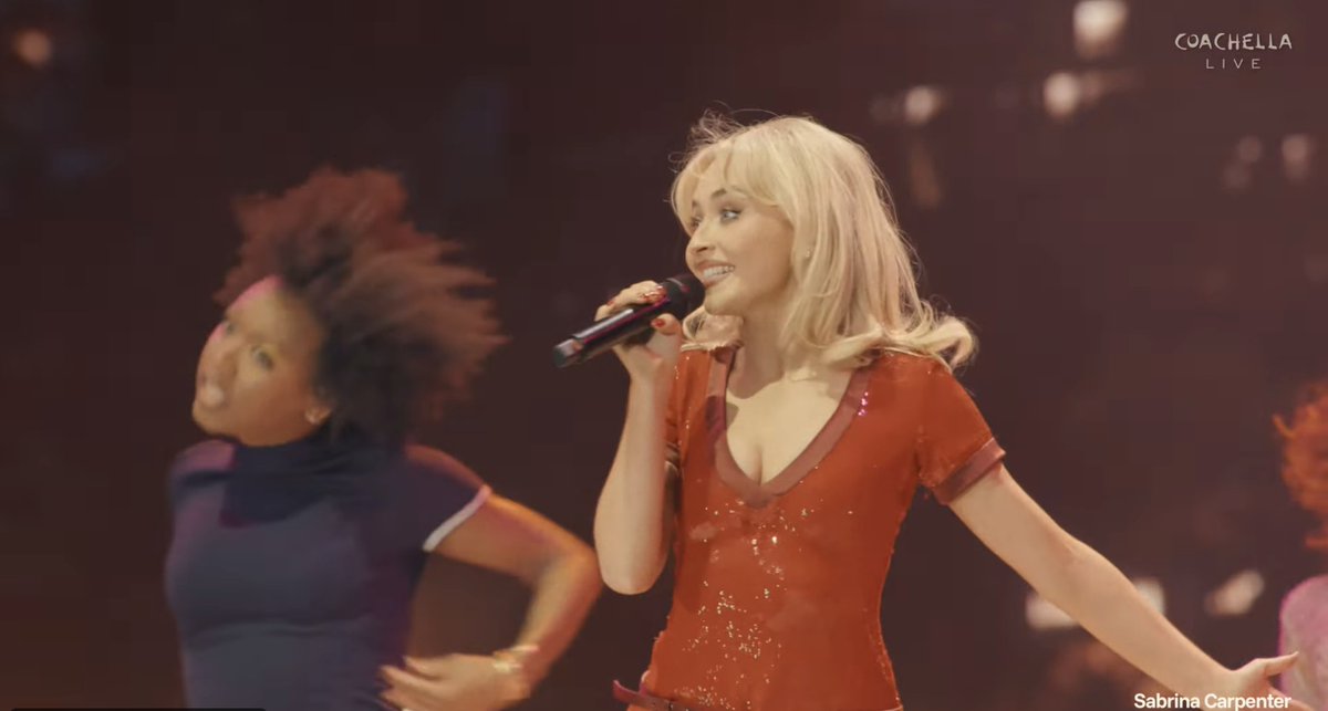 SABCHELLA 🎤💋💄 LOOK: Pop sensation Sabrina Carpenter lit up the desert ...