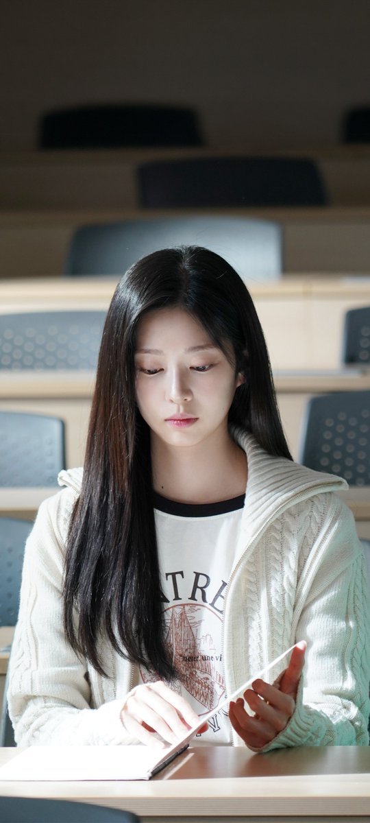 #김민주 #민주 #KimMinju #Minju #배경화면 #Wallpaper #LockScreen Minju 260410 ...