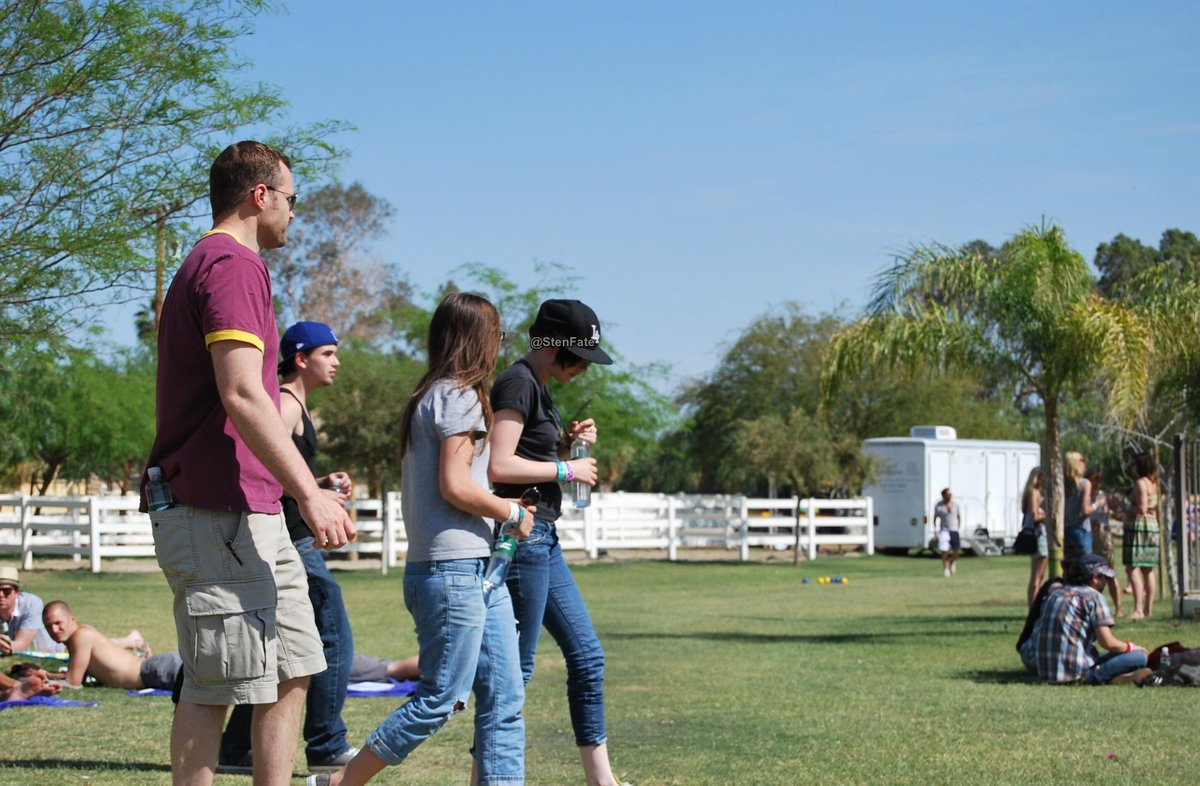 Kristen Stewart at Coachella with her bodyguard https://t.co/M9eGMNhukP