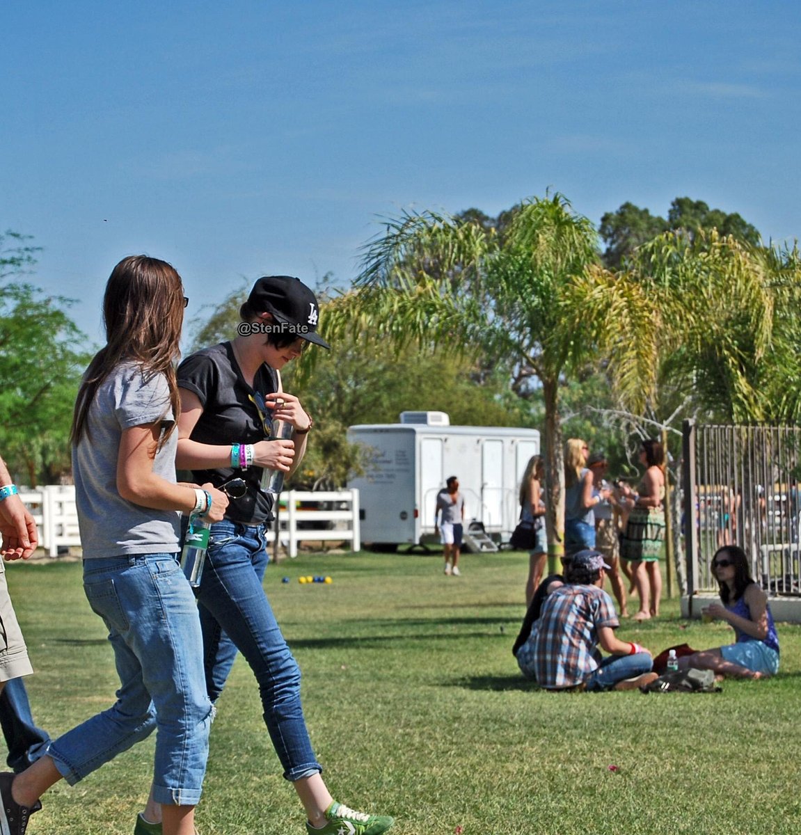 Kristen Stewart at Coachella with her bodyguard https://t.co/M9eGMNhukP
