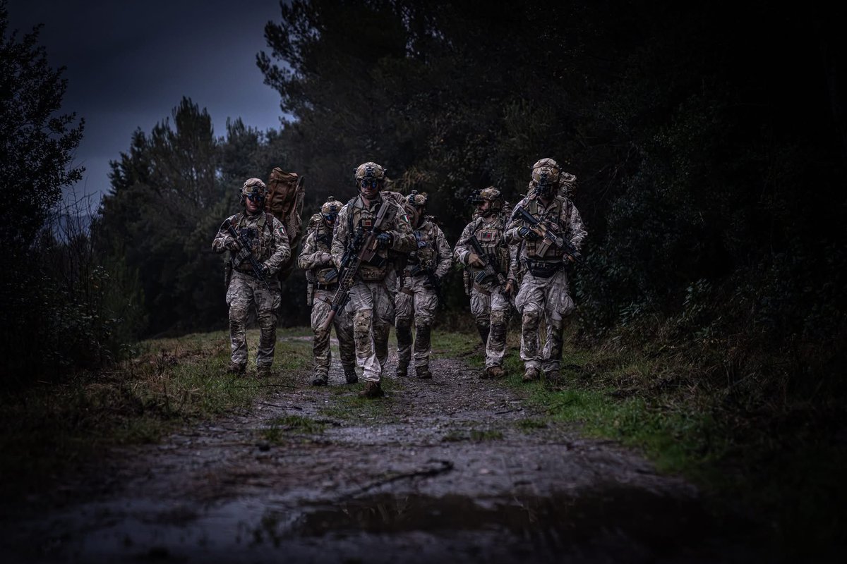 Members of the 185th "Folgore" Parachute Reconnaissance and Target ...