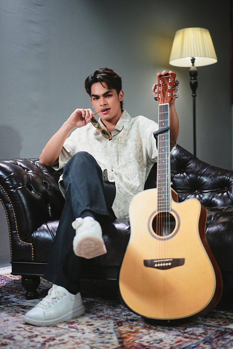ALPHA - Tiada Pengganti Concept Photos ARAFF Music on all platforms ...