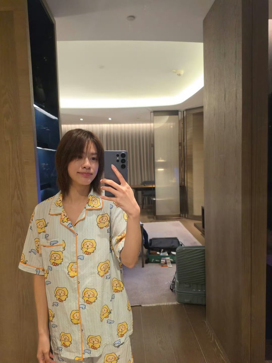 why emi so duck coded these days with her pouty lips🥺🤏🏻