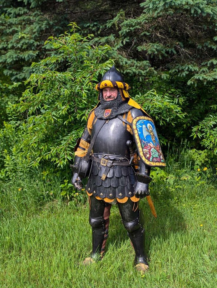 Cool nerd fact #6942069 The leather straps to secure a shield to the ...