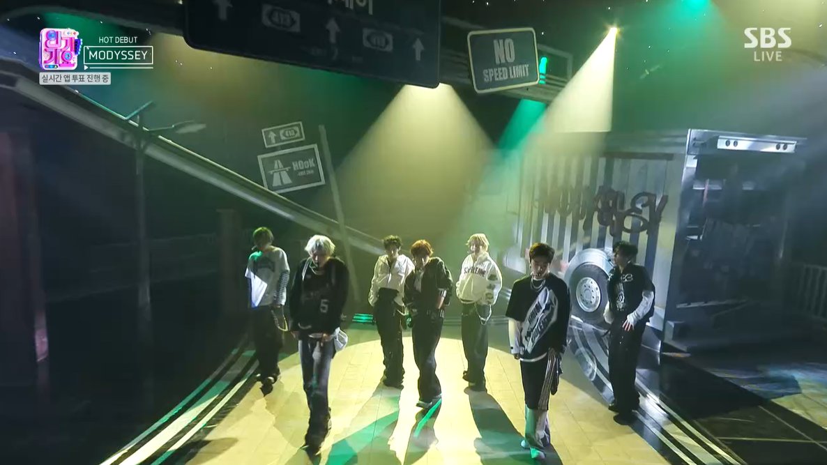 20260419 SBS INKIGAYO Amazing set design as expected. Is that the truck ...