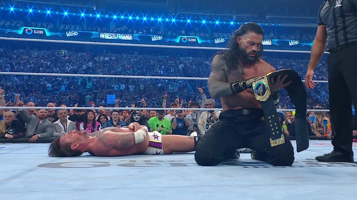 Roman Reigns wins World Heavyweight Championship from CM Punk at ...