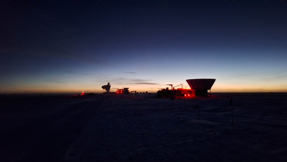 Nearly a month after Sunset, its much darker at the #southpole, but you ...