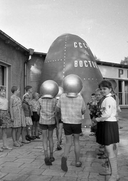 Children playing as cosmonauts, East Berlin, 1983. https://t.co/P3YqqAxb7B