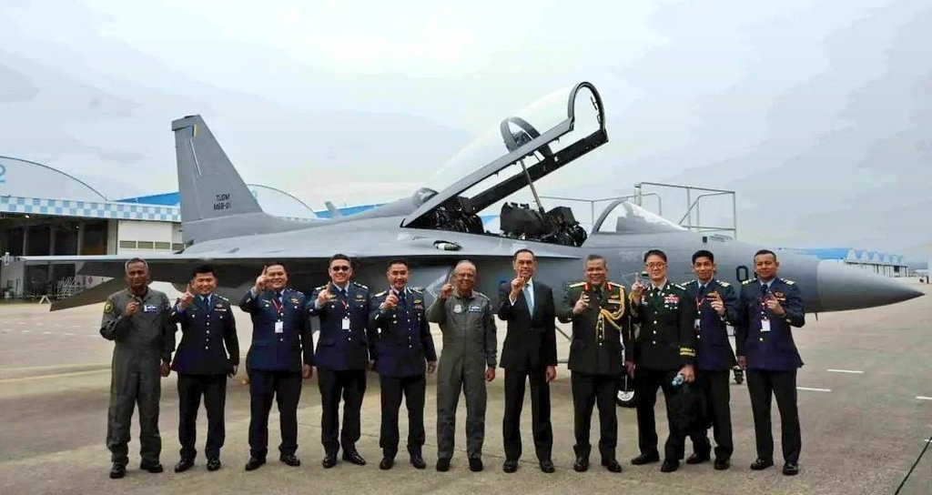 Malaysia’s First FA-50M Breaks Cover The Royal Malaysian Air Force’s ...