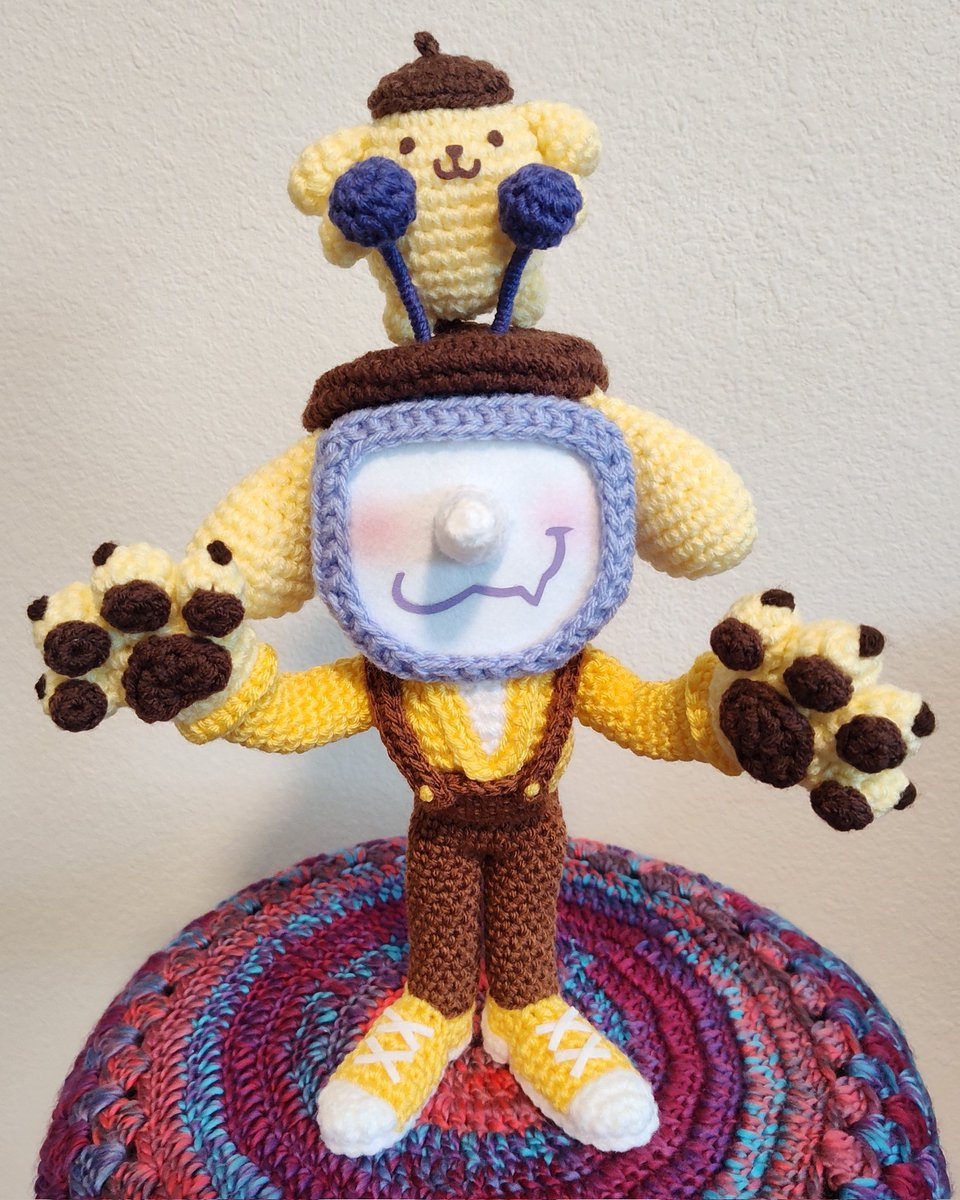A crocheted Pompompurin-themed Tenna commissioned by @tanuki_artist!