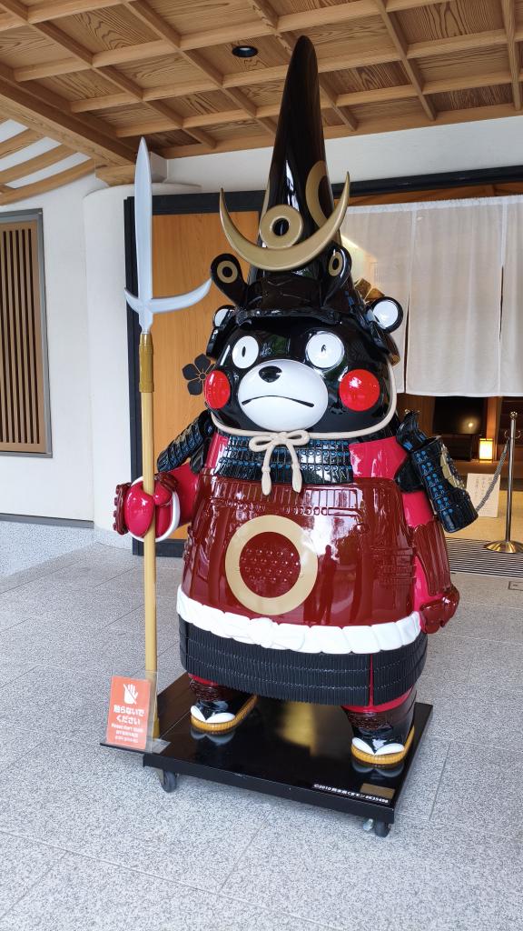 そして熊本城へ いきなりだんごソフトうみゃー 武者くまモンかっけー #くまモン #熊本城 https://t.co/4Q2uXLafy5 ...