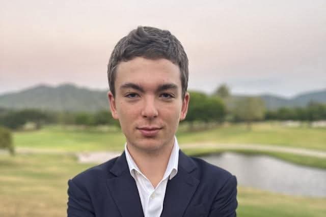 He's 19 and he just raised $7m+ for his Startup - Swoop. A food ...