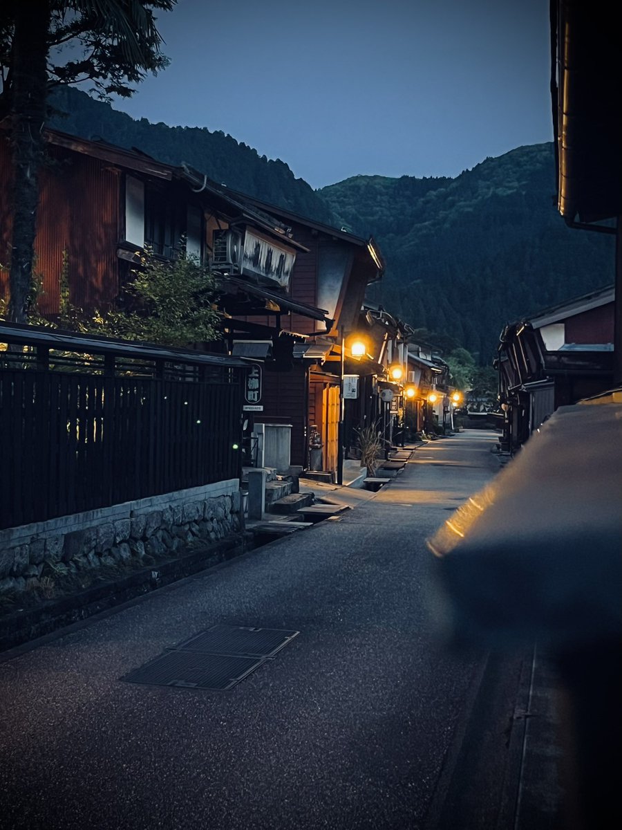 陽が落ちたあとの城下町散策はいかが？ (^ ^) #郡上八幡 https://t.co/1dVKuM0E85