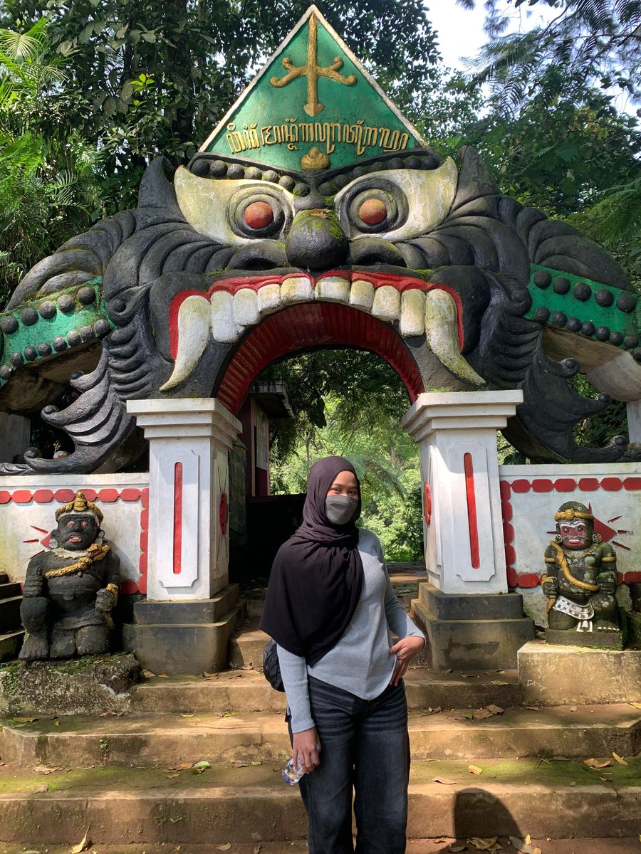 harusnya mampir kesini jg kk, lagi viral bgt. tpi hrs melewati 900 anak ...