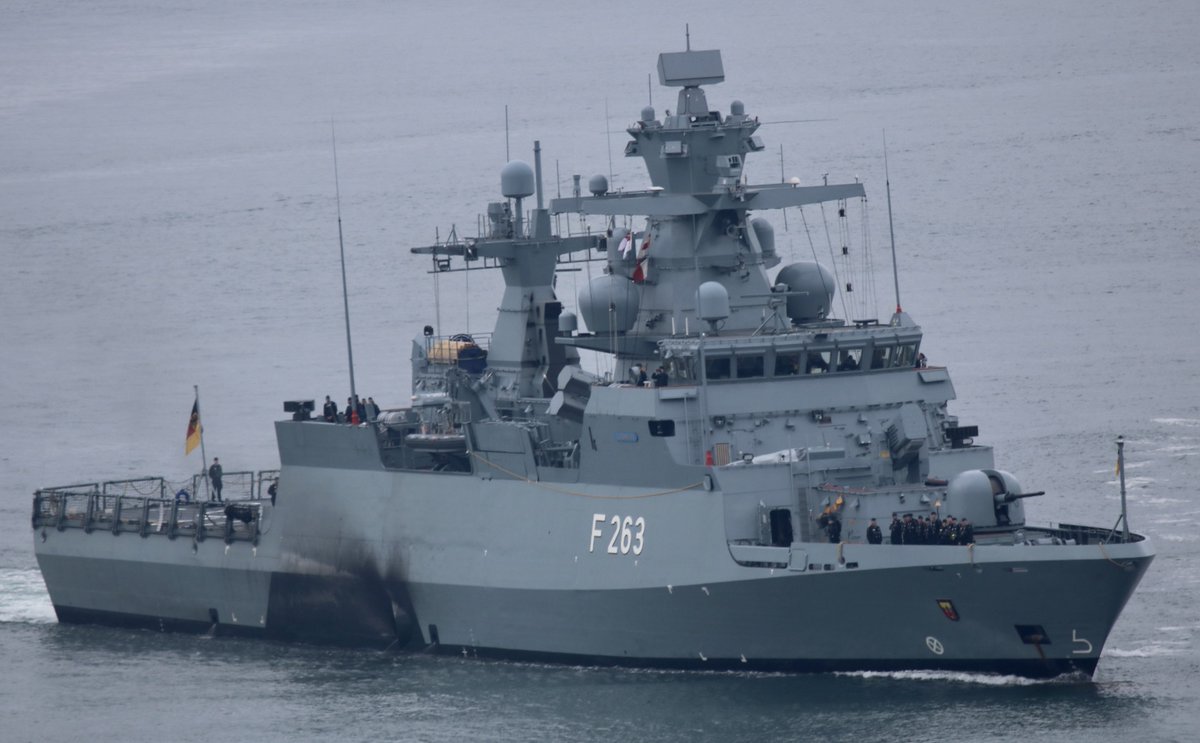 MANNING THE RAILS ON THE OLDENBURG The German corvette FGS Oldenburg ...