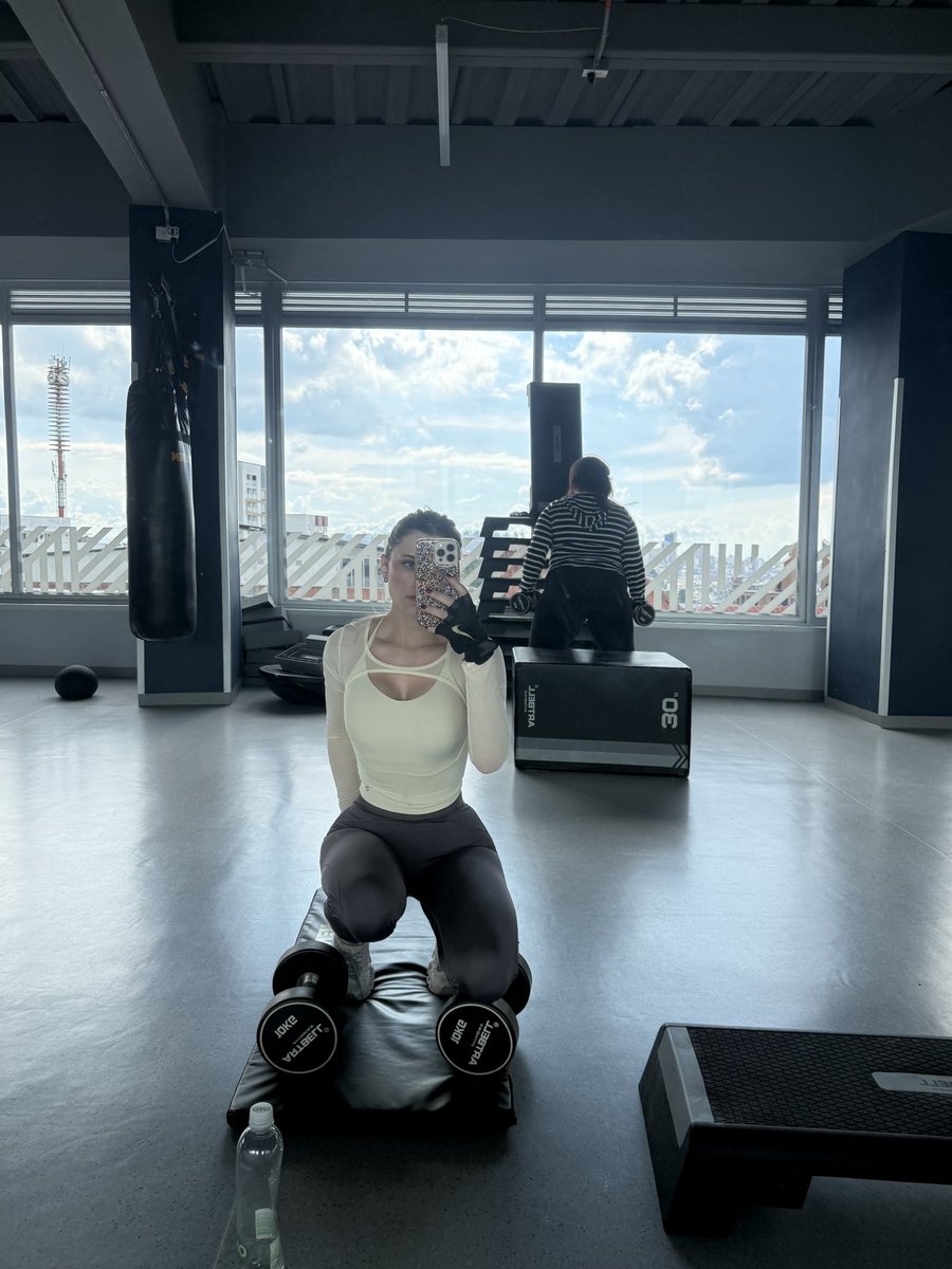 El topp es de Serfit en Instagram, para que se antojen 🥰🥰🥰