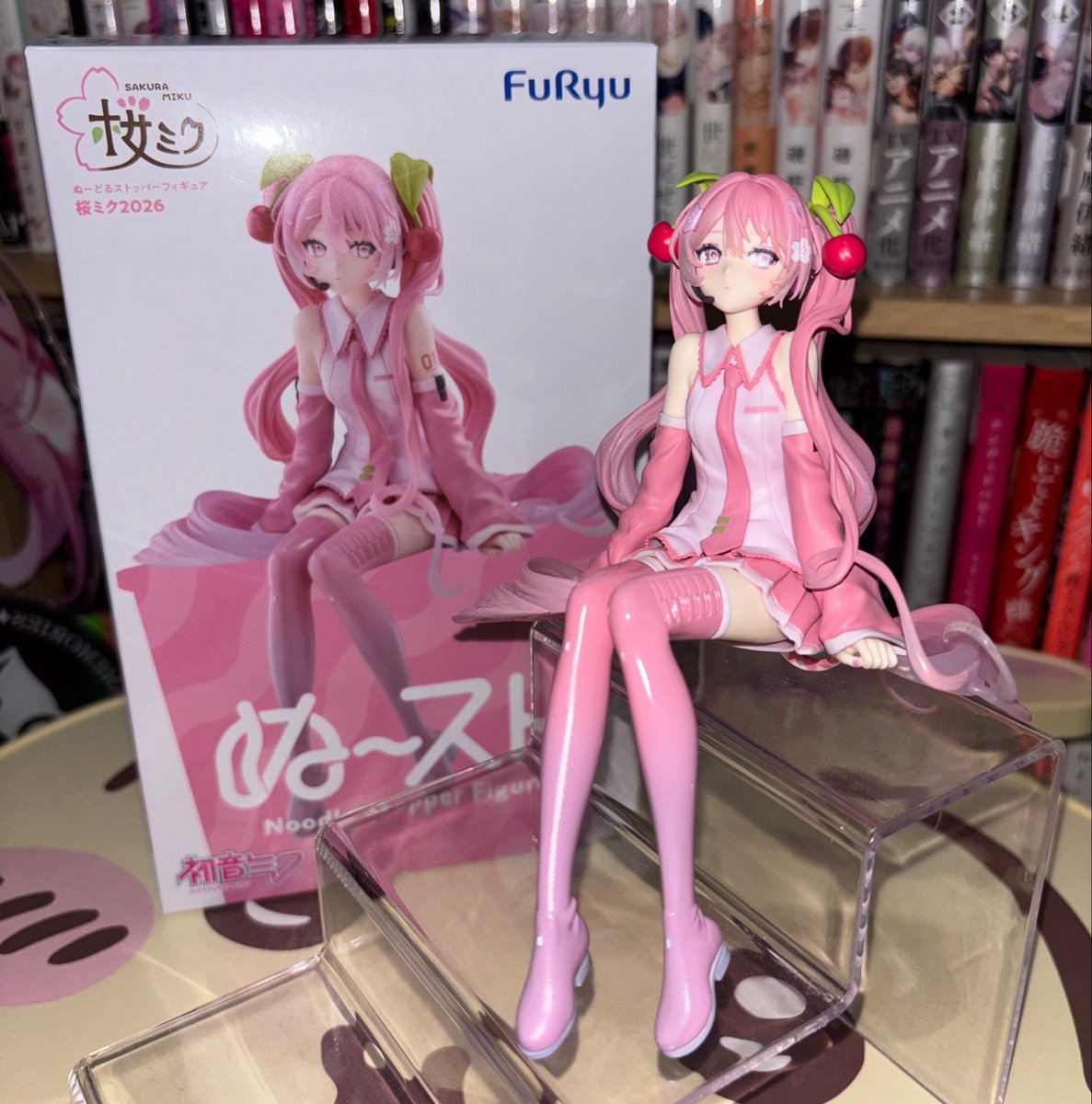 ぬーどるストッパーフィギュアー桜ミク2026ー 儚げな表情に髪の毛のグラデによる透明感が凄すぎるﾖｰｲ!(ง ˘ω˘ )วﾖｰｲ! 足の ...