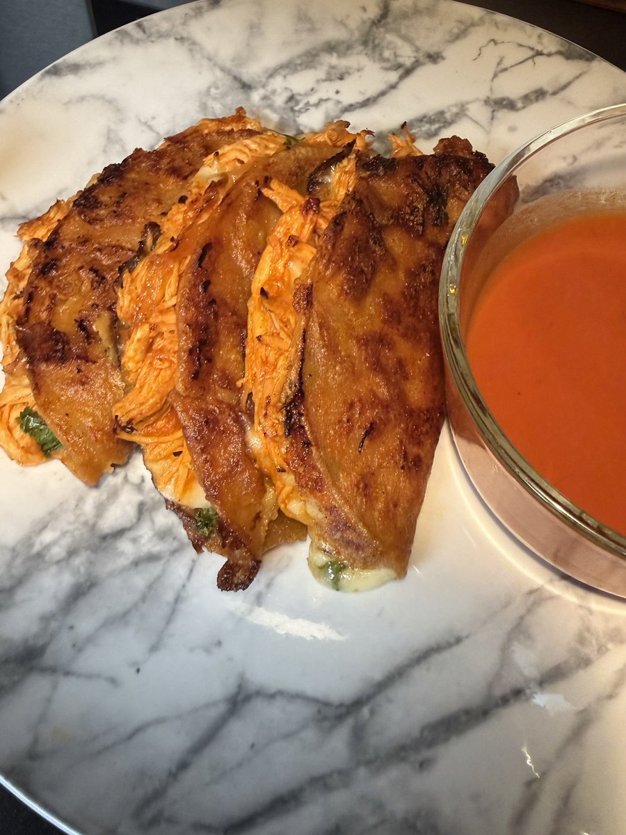 Chicken tinga quesatacos ‍ 10/10 ️ https://t.co/jk3ezTsbaG