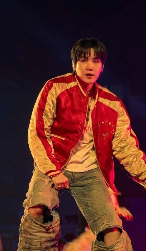 Red are so dangerous 﫦 ️ #yoonjin #진슙 https://t.co/eJNp1q9Ejf