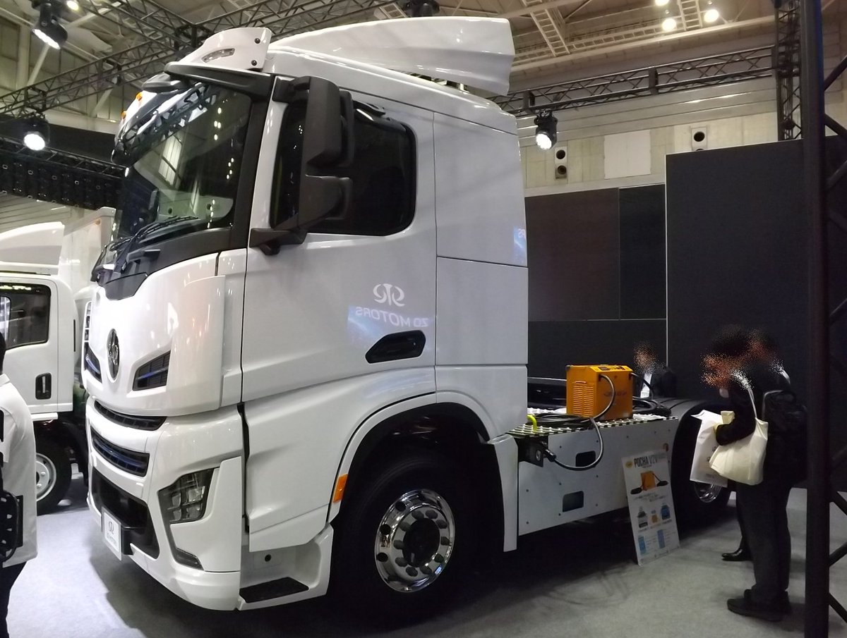 ジャパントラックショー2026にて展示が行われていたZO MOTORS ZM37 BEV。 こちらのモデルは陕西汽车(Shacmoto)のEV ...