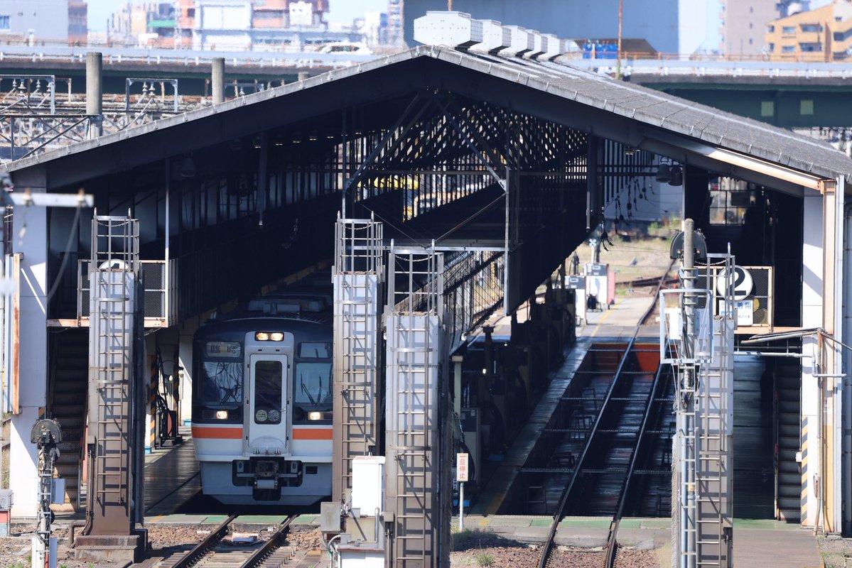 仕業棟に入るキハ75名古屋駅開業140周年記念号。現在でもナコ所属の75-2次車はいるのでほとんど日常と変わらないという感じ。でもこれ見ると3 ...