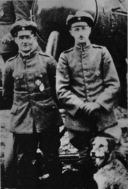 Leutnant Rudolf Francke is on the right, Leutnant Wilhelm Seitz (16 ...
