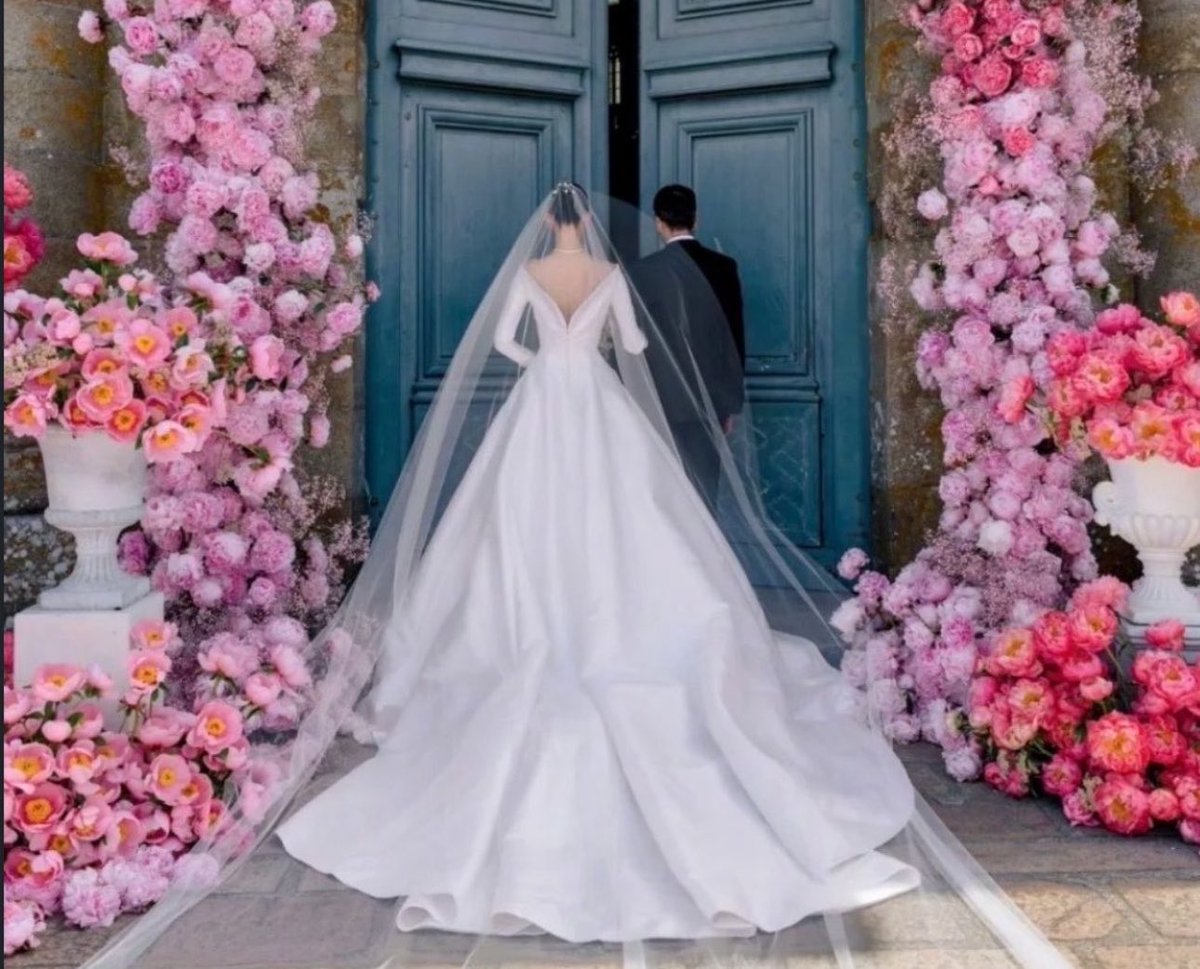 WE GOT OUR FIRST DIOR BRIDAL MOMENT BY JONATHAN ANDERSON!!! Ming Xi ...