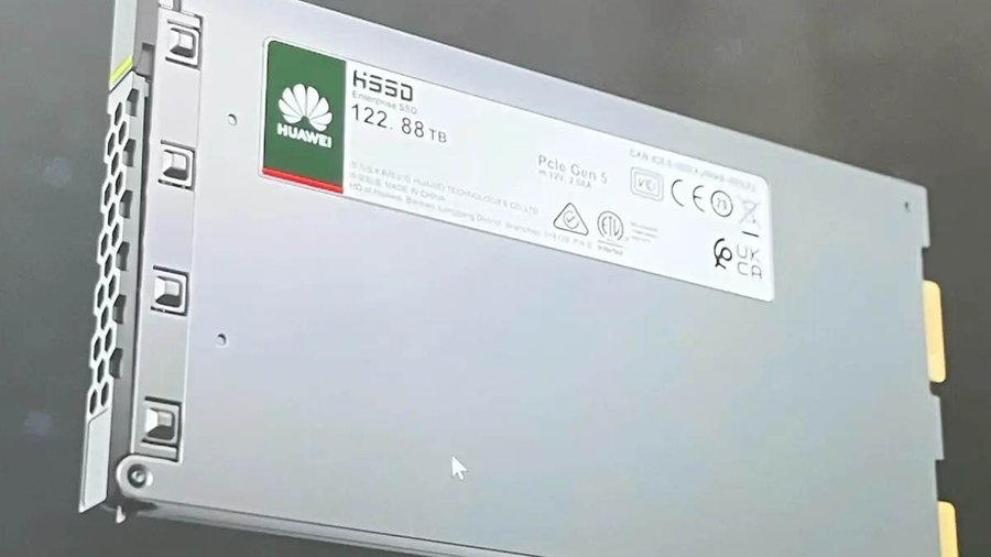 华为刚刚推出了企业级 SSD，存储容量高达 122.88TB。 关键创新是 Die-on-Board 封装技术，它将 NAND 闪存芯片直接 ...