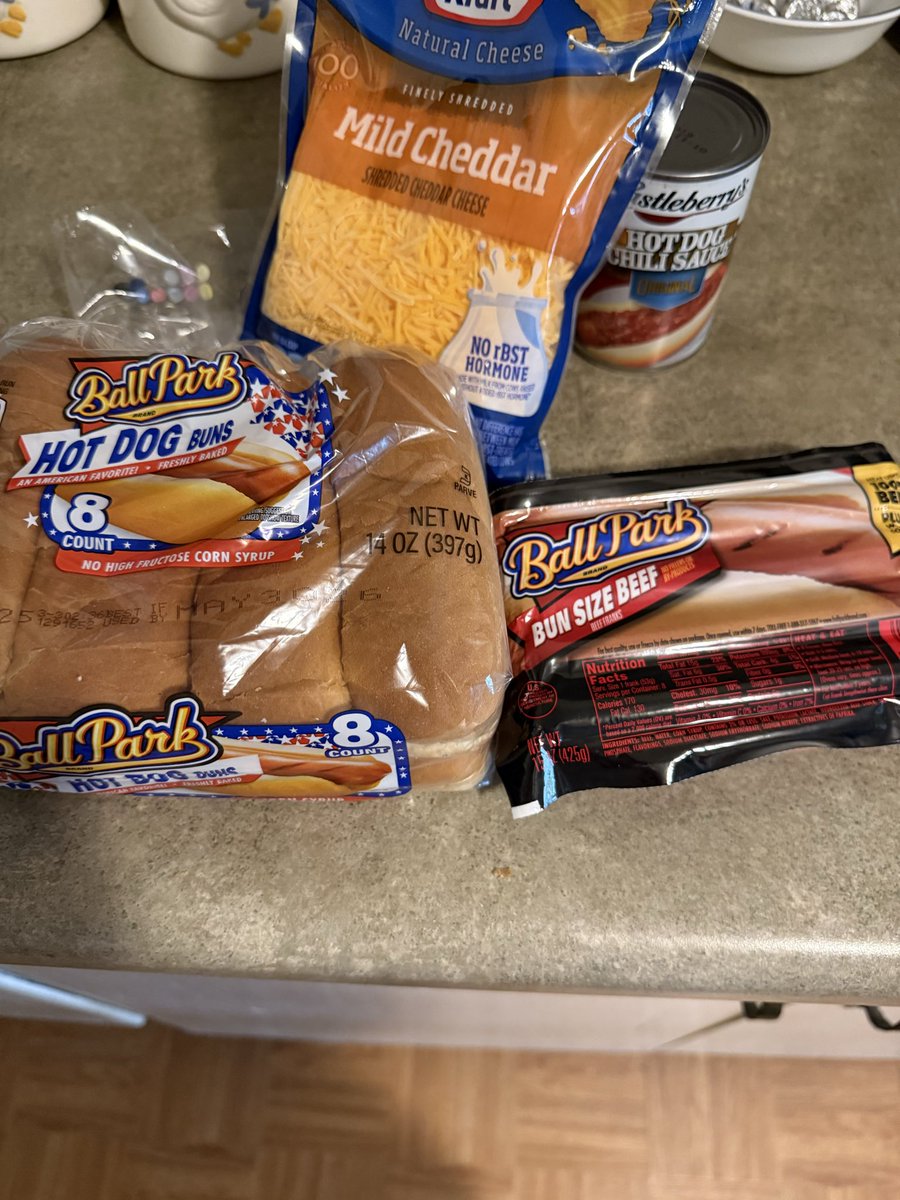 Bout to have chili cheese dogs. 🇺🇸