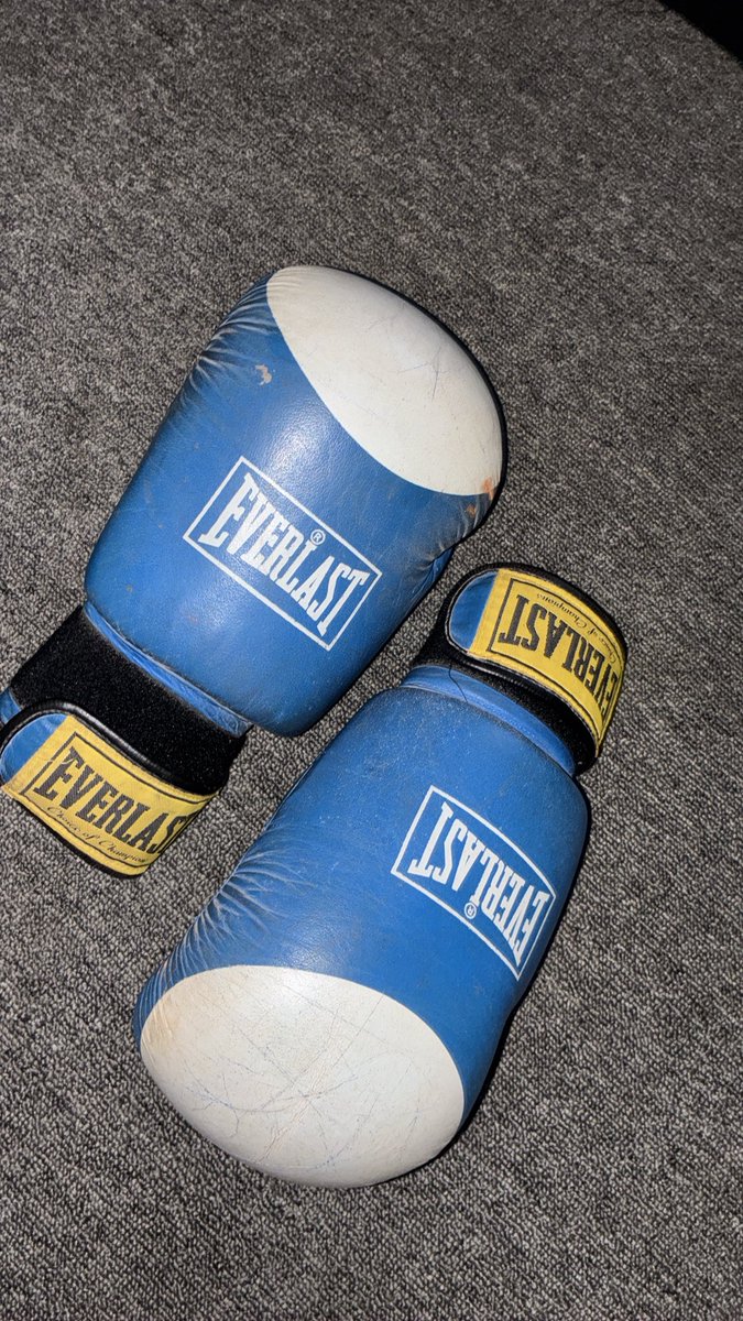 I think this gloves is around 2008/2009 I dey box since jss2 and thanks ...