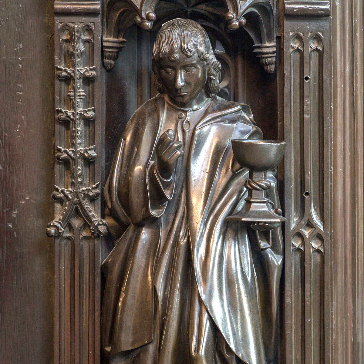 At the heart of the Lady Chapel you can find the tomb of Henry VII and ...