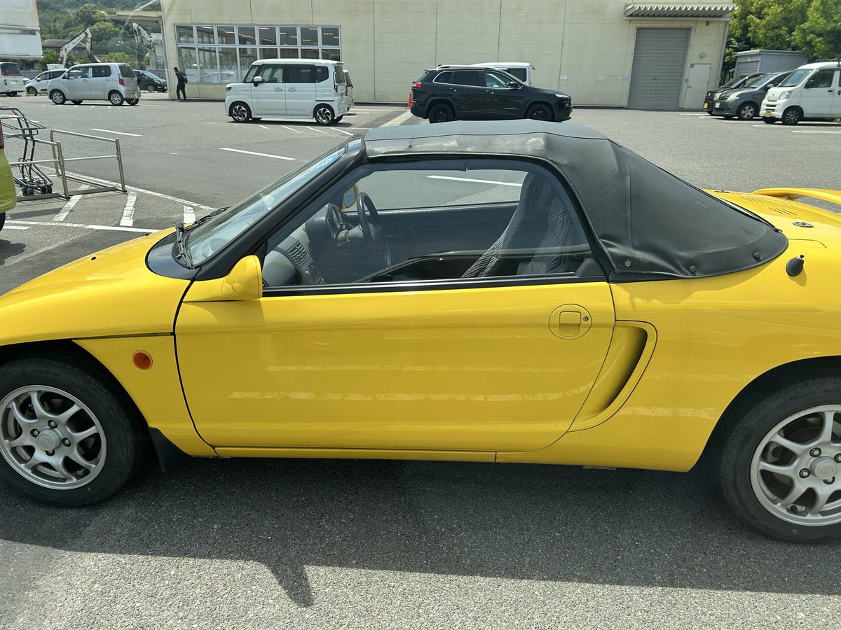 昼飯を買いに寄ったスーパーで隣に停められていた元愛車 こんな偶然もあるもんだなと 諸事情により手放してしまったけどすげー楽しい車でした 今の ...